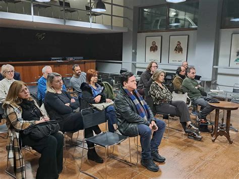 Μια ζεστή βραδιά στη Λογοτεχνική Γωνία με καλεσμένη την σημαντική