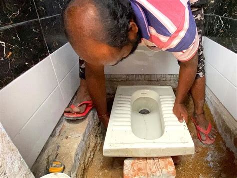 خلاقیت خنده دار اوستا نجّار برای طراحی درِ توالت عمومی حماسه آفریدعکس