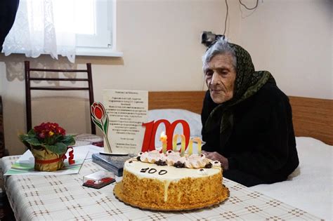 Плевен За Плевен Кметът на Община Левски честити 100 годишния юбилей на Пенка Алексиева от