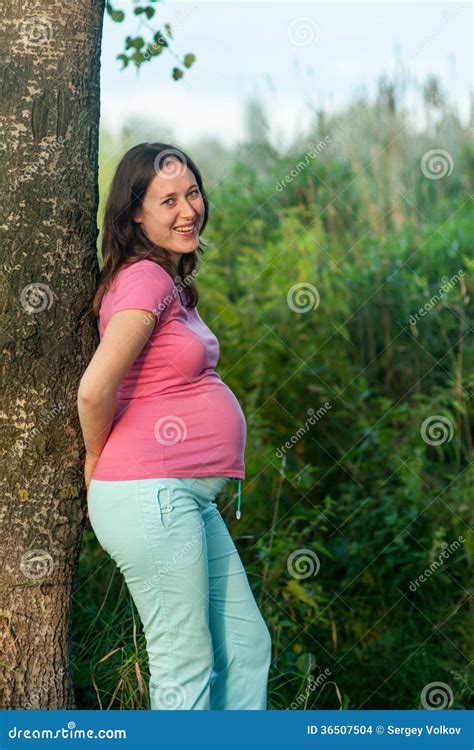 Беременная женщина стоковое фото изображение насчитывающей раньше 36507504