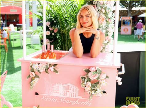 The Bachelorettes Tyler Cameron Makes First Official Appearance With