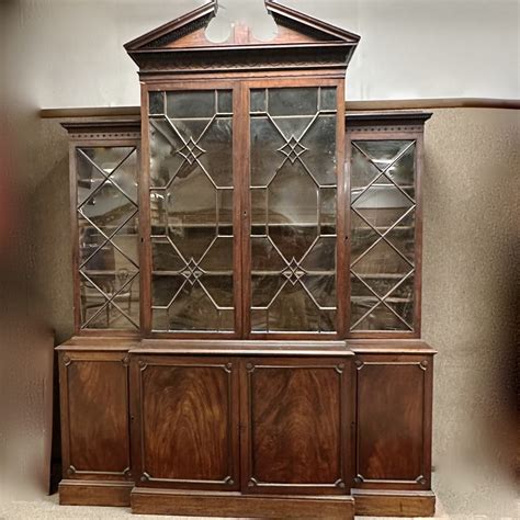 Lot 085 Antique 18th C Mahogany Breakfront In 8 Parts Having Glass