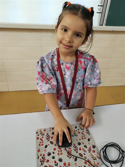 Exploring The World Of Computers Class PP Learns How To Hold A Mouse And What S A Mouse Pad