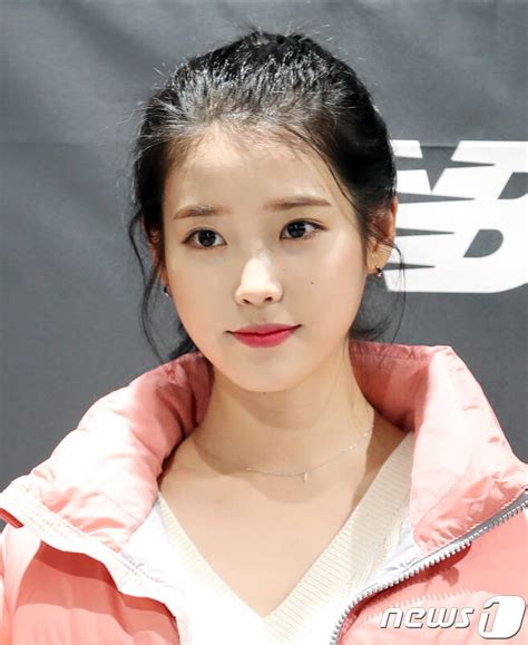 아이유 선한 영향력 행사 하는 대표 아티스트