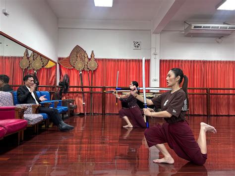 สำนักการสังคีต กรมศิลปากร อ ปกรณ์ พรพิสุทธิ์ อละ อ แพรวดาว พรหมรักษา รำซัดชาตรี Facebook