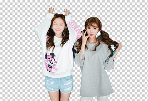 ผู้หญิงในเสื้อเชิ้ตแขนยาวพิมพ์ลายมินนี่เมาส์สีขาว Png Klipartz