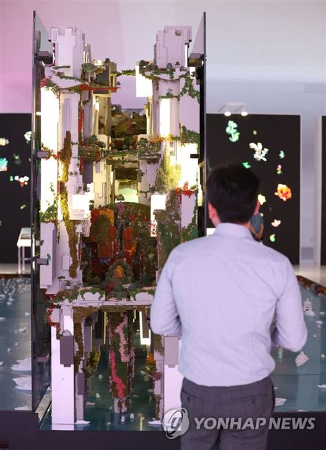 디스커버 네옴 전시회 연합뉴스