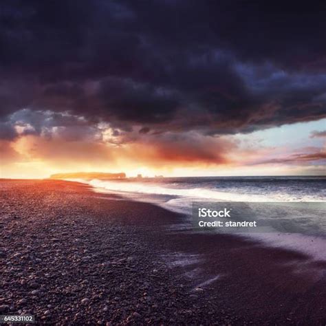 남부 아이슬란드 검은 모래 용암에서에서 환상적인 해변 사진 검은색에 대한 스톡 사진 및 기타 이미지 검은색 겨울 경관 Istock