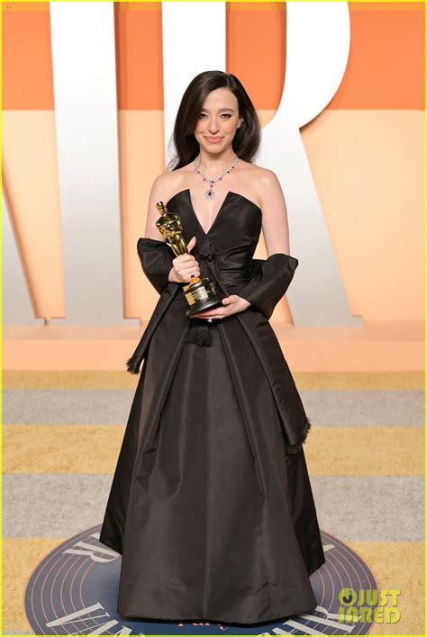 Mikey Madison Is One Proud Oscar Winner At Vanity Fair Party 2025