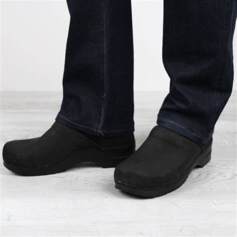Sanita Pro Textured Oil Mens Clog In Black Narrow Clognado