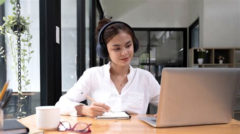 Interpreter Adalah Definisi Jenis Dan Skill Yang Harus Dimiliki
