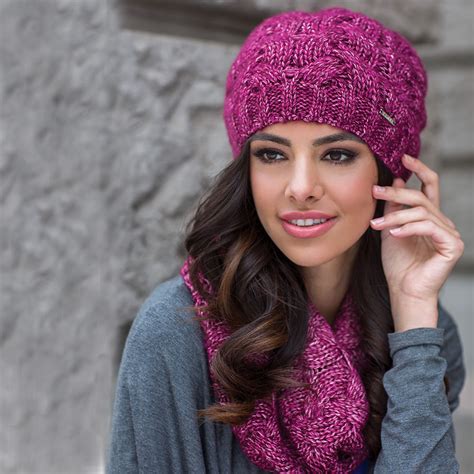 Шапка фуксия с чем носить 64 фото