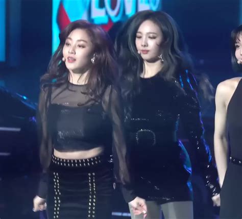 Jihyo Black Skirt Top Scrolller