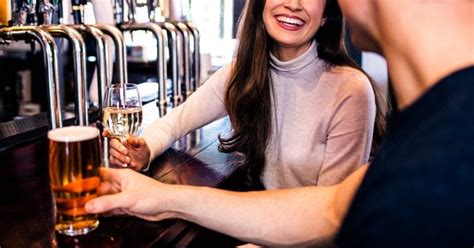 Beer Drinkers More Likely To Have Sex On A First Date The Frisky