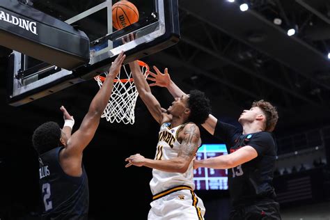 Howard Gets Its First March Madness Win Holding Off Umbc 86 83 In The