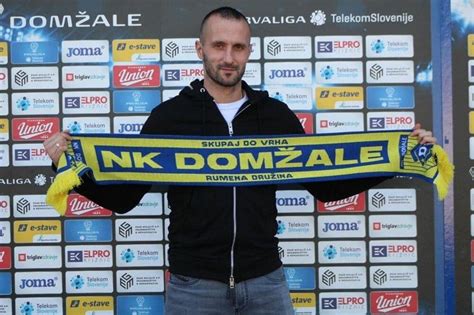 VreĐali Mu Majku A Potom Brutalno Pretukli Namamili Ga Iza Zgrade I Udarali Do Krvi Sikimić