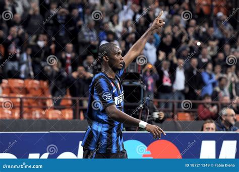 Samuel Eto`o Celebrates After The Goal Editorial Stock Image Image Of Champions Inter 187211349