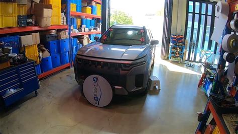 쌍용자동차 토레스 정품 깨진 앞유리교체 수리영상입니다 수리과정 유리옵션 조회는 차량번호로 조회가 가능하오니 설명란의 링크를 참조하시면 됩니다 Youtube