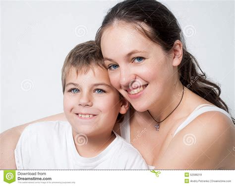 Madre Feliz Con El Hijo Imagen De Archivo Imagen De Inocente