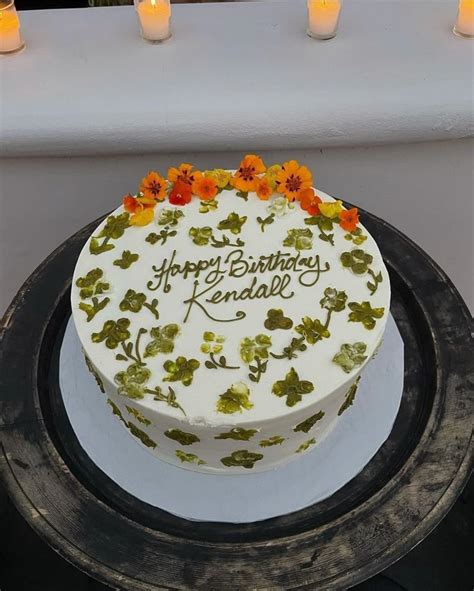 Kendall Jenners 26th Birthday Cake🎂 Cool Birthday Cakes Kylie