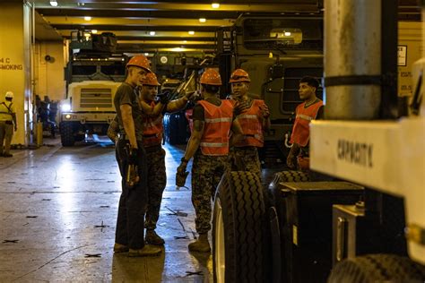 Dvids Images 3d Lsb Offloads The Usns Dahl For Balikatan 23 Image