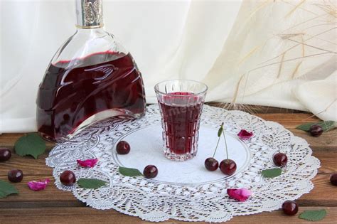 Настойка вишня на водке с косточками рецепт с фото пошагово - 1000.menu