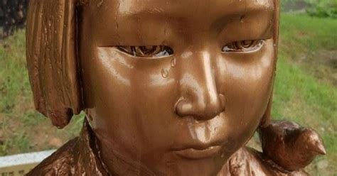 상주 소녀상 이마에 긁힌자국