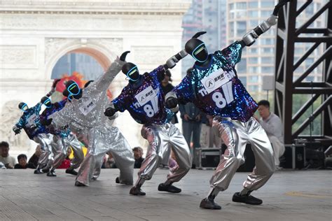 Robots Play Their Part In Chinas Spring Festival Cn