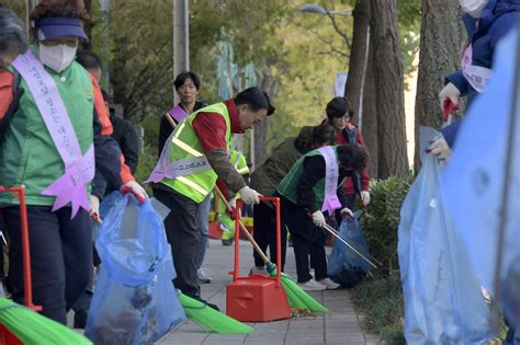 이성헌 서대문구청장 환경미화원으로 변신청소 현장 근무