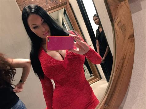 【画像】 ”アンジェリーナ・ジョリーのクローン” と呼ばれる巨乳モデルがエロすぎる ポッカキットポッカキット