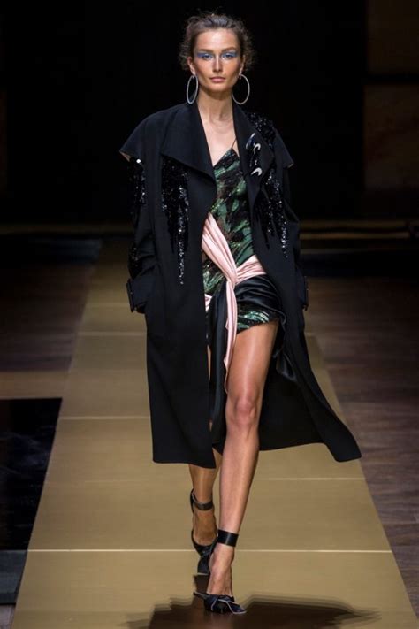 Atelier Versace Fall 2016 Runway Show