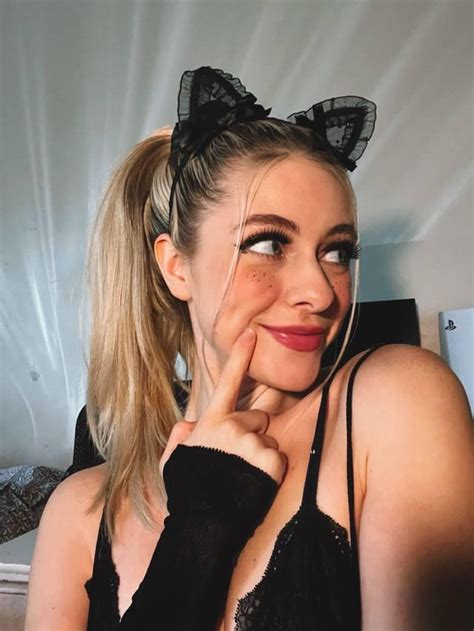 purrr 🐱 r girlsincostume