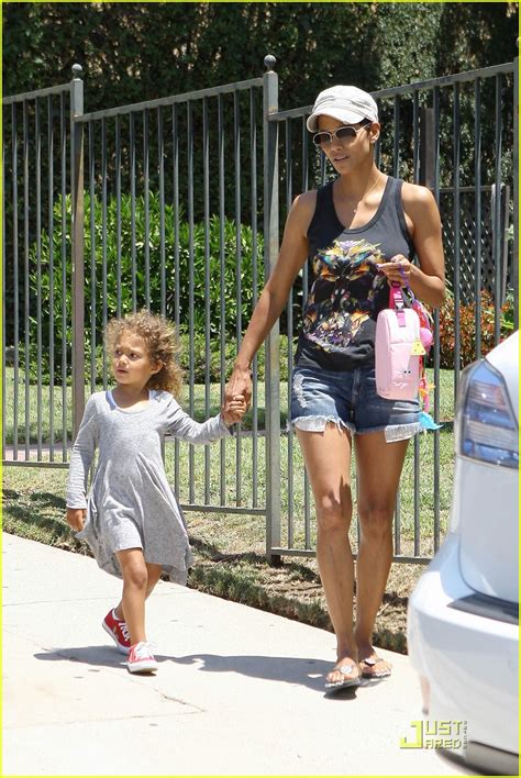 Halle Berry Nahla Makes A Dreamcatcher Photo 2563695 Celebrity