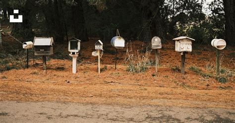 흰색과 검은 색 표지판 그룹 사진 Unsplash의 무료 우체통 이미지