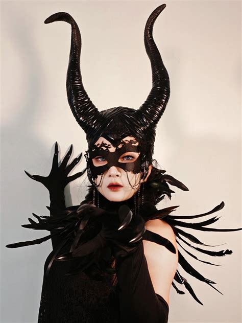 4 Piece Gothic Evil Queen Halloween Costume Set Feather Shawl Horns