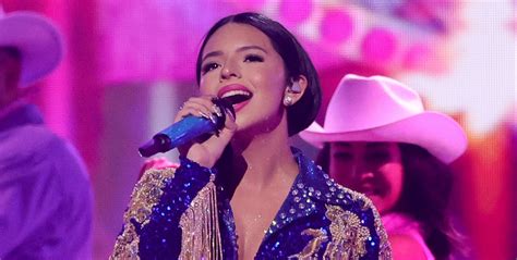 Ángela Aguilar El Emotivo Momento En El Que Sorprendió A Una Fan Y Le