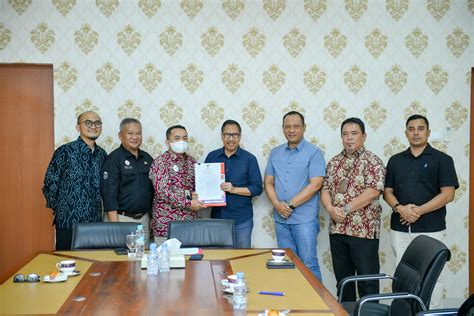 Program Uhc Bpjs Masyarakat Indramayu Berobat Cukup Gunakan Nik Kabar Pemuda