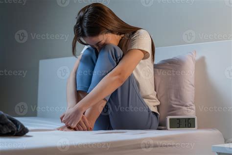 Verdrietig Bezorgd En Gestrest Aziatisch Jong Mooi Mooi Vrouw Meisje Lijden Van Slapeloosheid