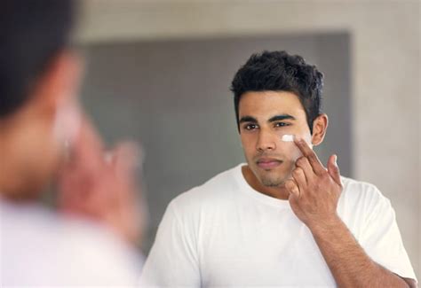Does Sunscreen Cause Acne Top Dermatologist Weighs In Hum Nutrition Blog