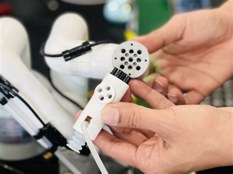 Review Of MyCobot Pi Robotic Arm With Python And Visual Programming CNX Software