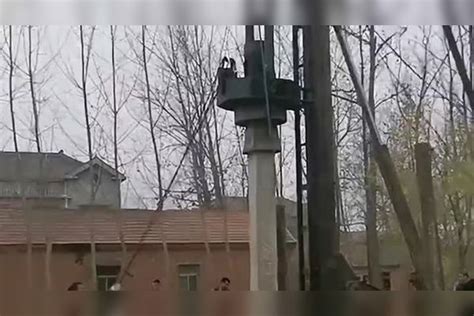 农村里这样子钻井，这技术真是硬核