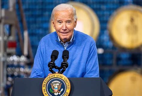 Хилари побара да не се запиња за годините на Бајден Off