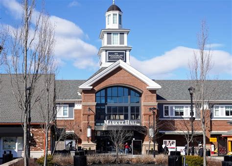 From Nyc Woodbury Common Premium Outlets Shopping Tour Getyourguide