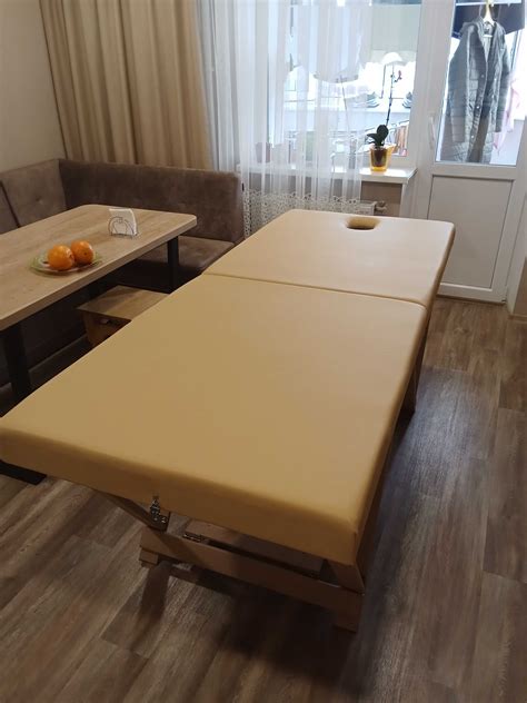 Масажний стіл розкладний 4 000 грн Для масажних салонів Чернігів на Olx