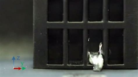 Mikroroboter Wechseln Gezielt Zwischen Fester Und Flüssiger Gestalt Heise Online