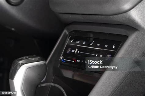 새로운 현대 센서 자동차 온도 조절 판넬 또는 에어컨의 콘솔 센서 버튼 클로즈업 감지기에 대한 스톡 사진 및 기타 이미지 감지기 검은색 계기판 차량 부분 Istock