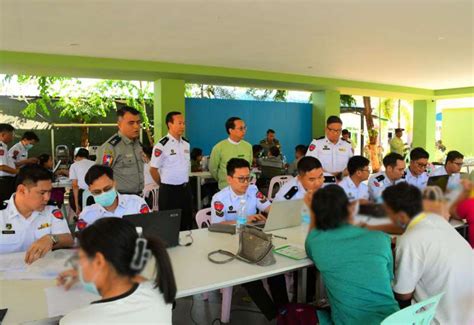 အစိုးရရုံးပိတ်ရက်နှင့် အများပြည်သူအလုပ်ပိတ်ရက်များ၏ ကြားရက်များကို တစ်ဆက်စပ်တည်း ပိတ်ပေးပြီး ပိတ