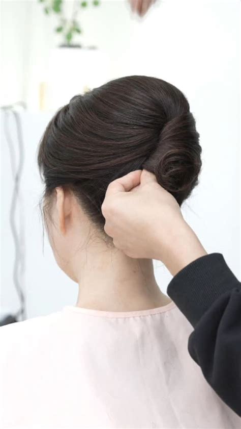 강래가생각나 헤어스타일링 업스타일 숱 없는 머리를 스타일링 하려면 백코밍 보다는 공기감을 이용해야 해요 머리카락이