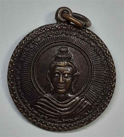 Fเหรียญพระพุทธเจ้า ด้านหลัง เป็นปางประสูติ ตรัสรู้ เผยแผ่วจนะ ปรินิพพาน ไม่ทราบที่ครับ Box 3