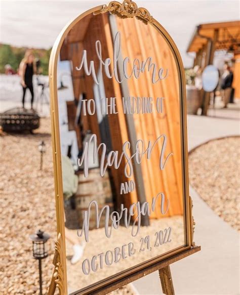Custom Calligraphy Mirror Detailed Gold Wedding Welcome Sign And Mirror